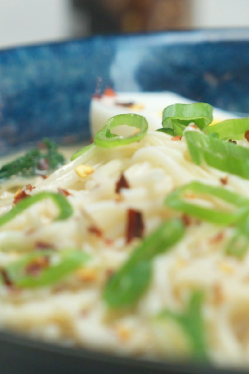 Miso ramen cremoso de 15 minutos