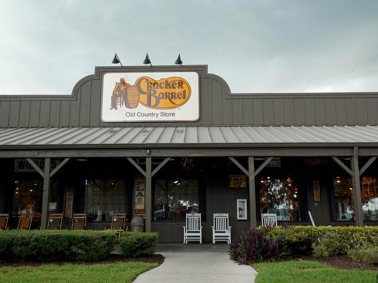 Cracker Barrel tells traveling staff to eat only at its restaurants
