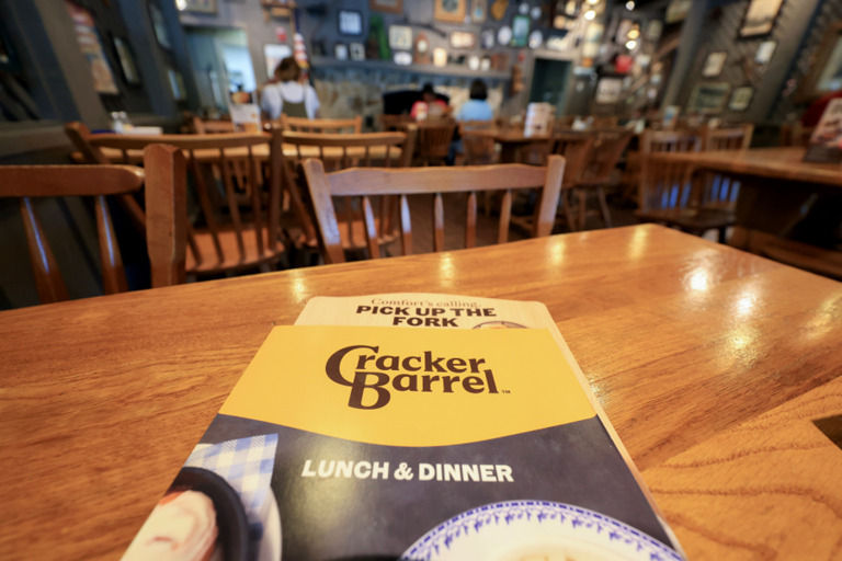 Cracker Barrel tells traveling staff to eat only at its restaurants