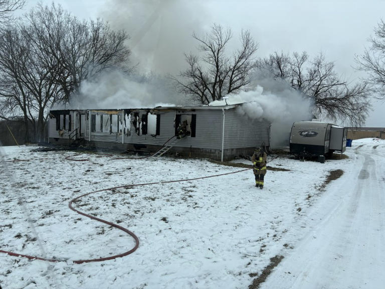Fire destroys mobile home in Wyandotte, family safe