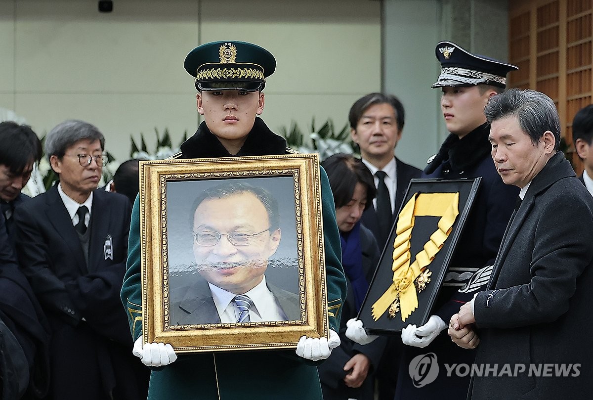 S Korea bids farewell to ex-PM Lee Hae-chan