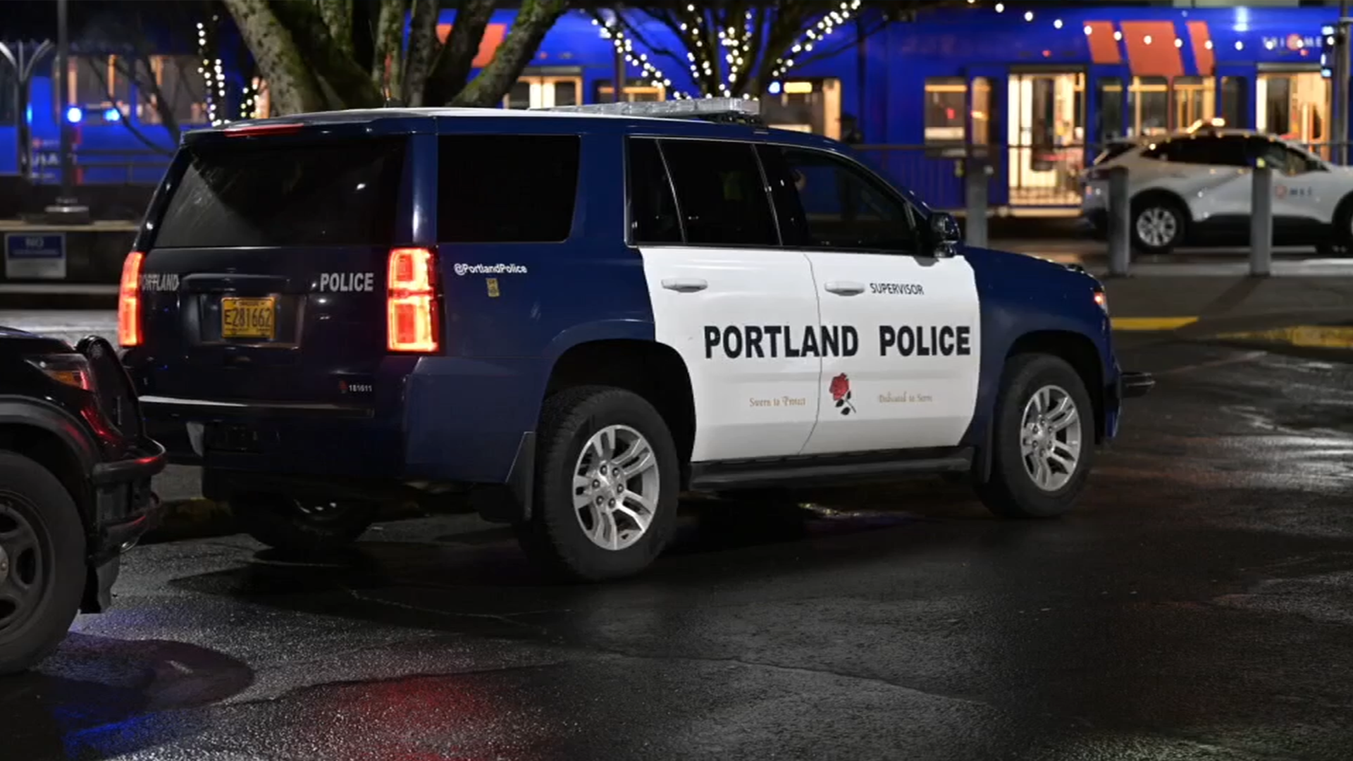 Man hospitalized after shooting on MAX train in SE Portland; suspect ...