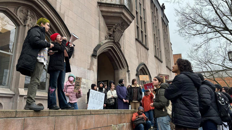 Anti-ICE protesters occupy University of Washington building