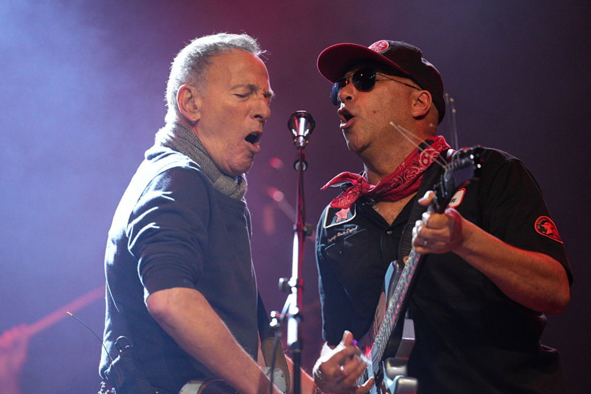 Bruce Springsteen surprises fans at Minneapolis concert for ICE victims ...