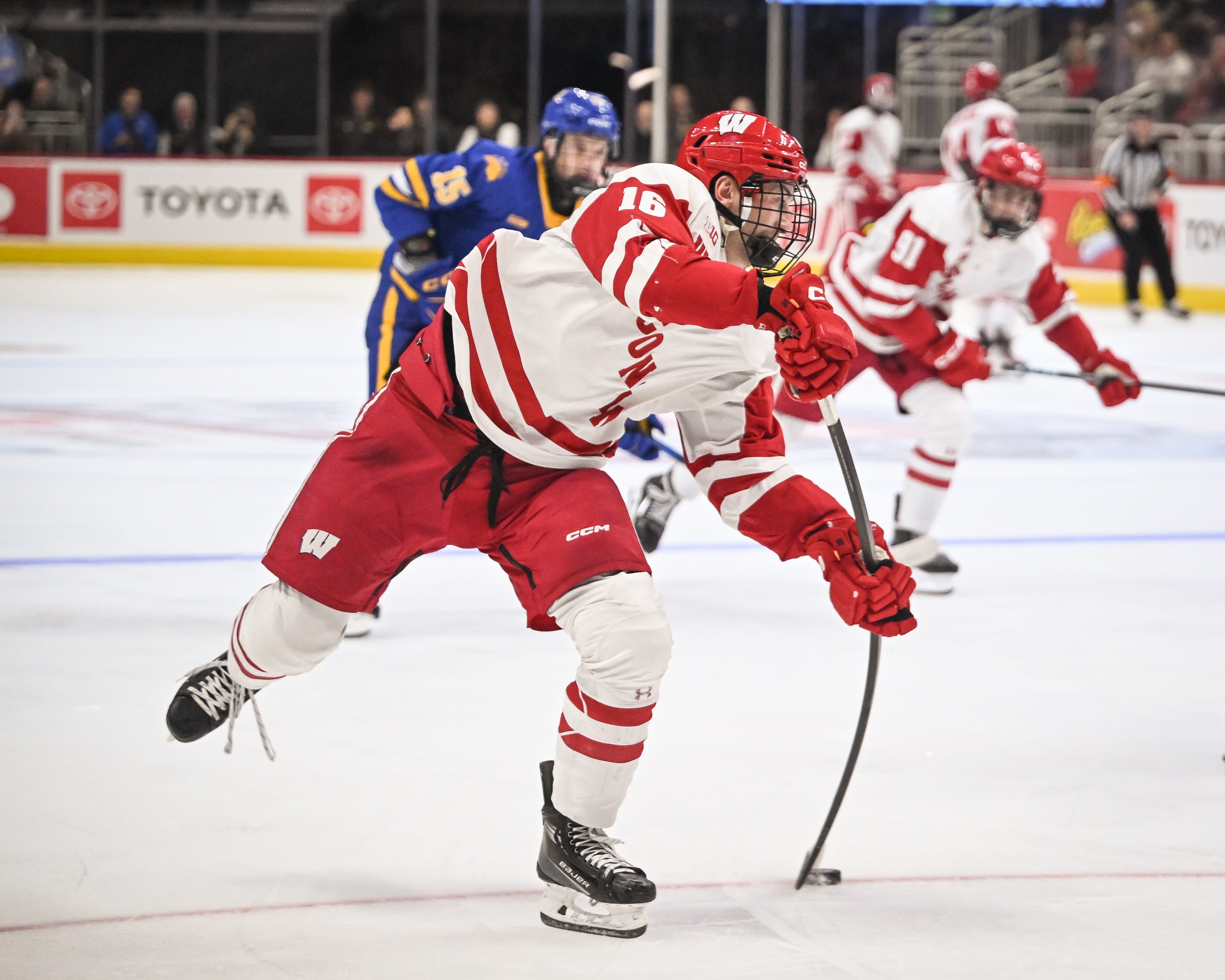 Wisconsin men's hockey team's scoring slump continues in loss to Minnesota