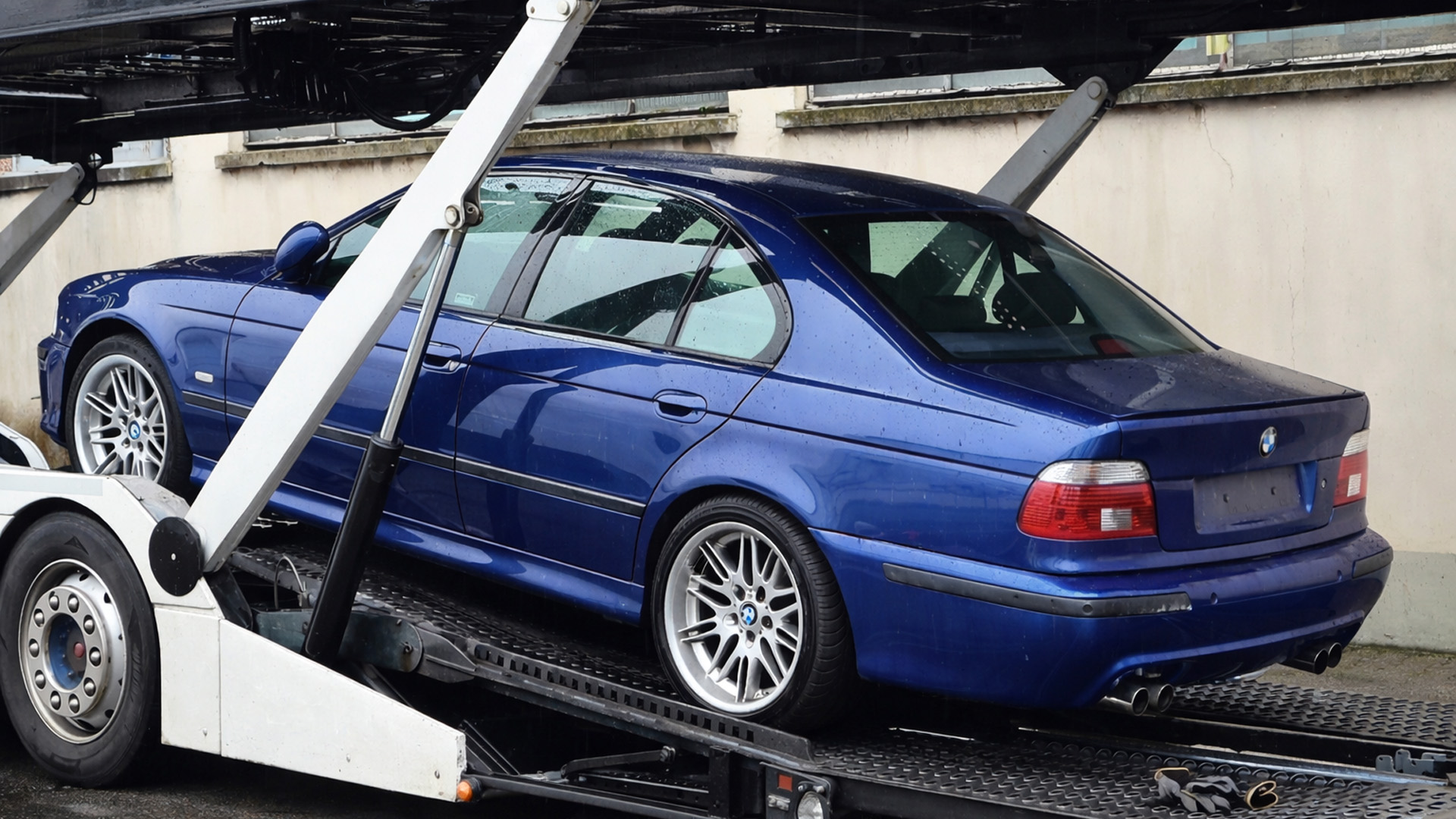 Rediscovering a powerful BMW E39 after years hidden