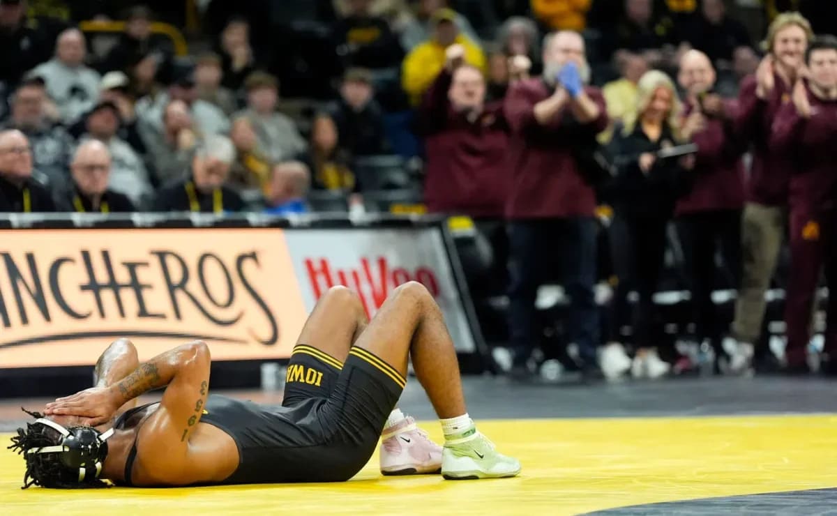 Not alright: Iowa loses to Gophers, 21-16 in Friday night clunker