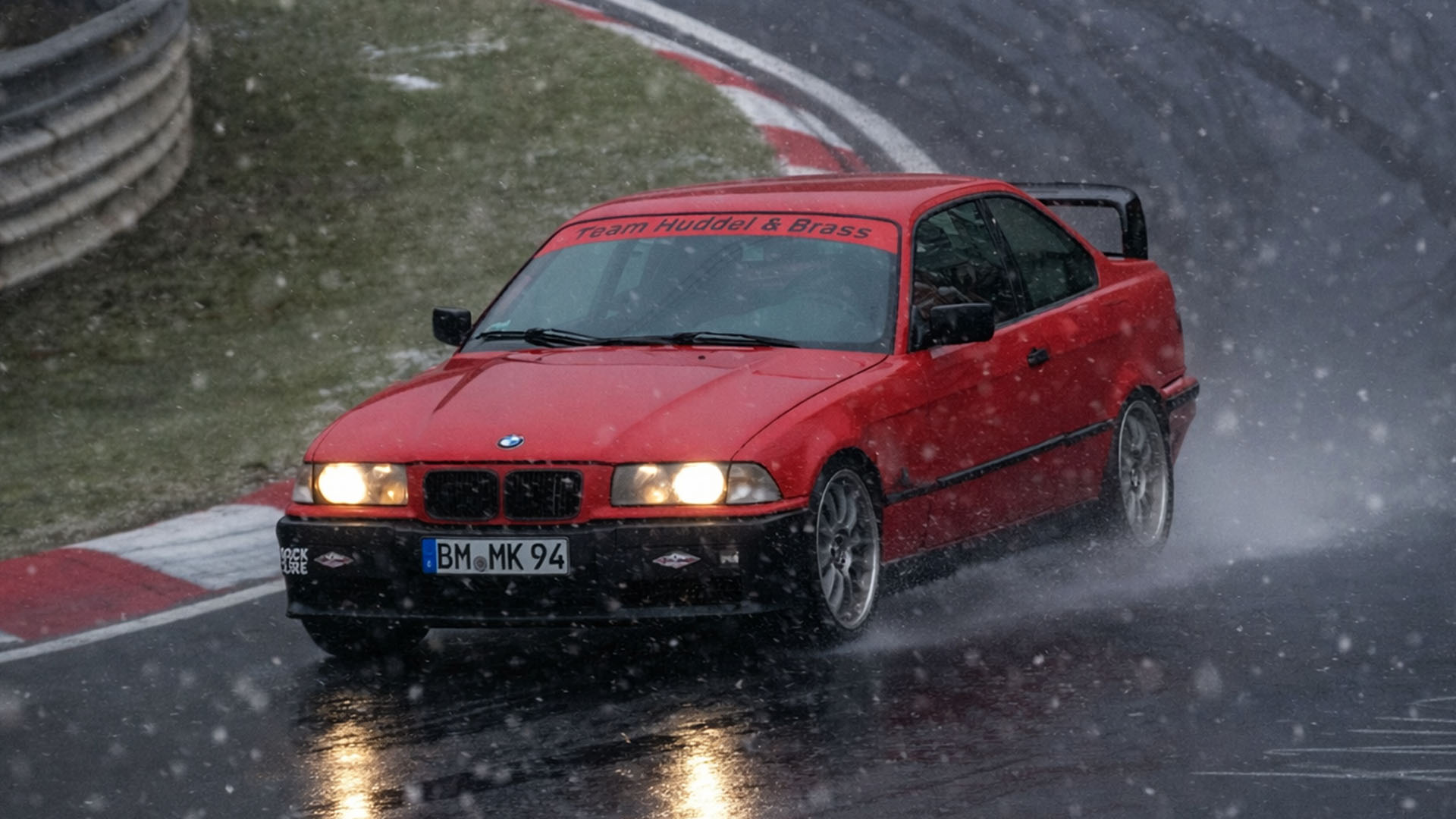 Touristenfahrten continues despite heavy rain at Nürburgring