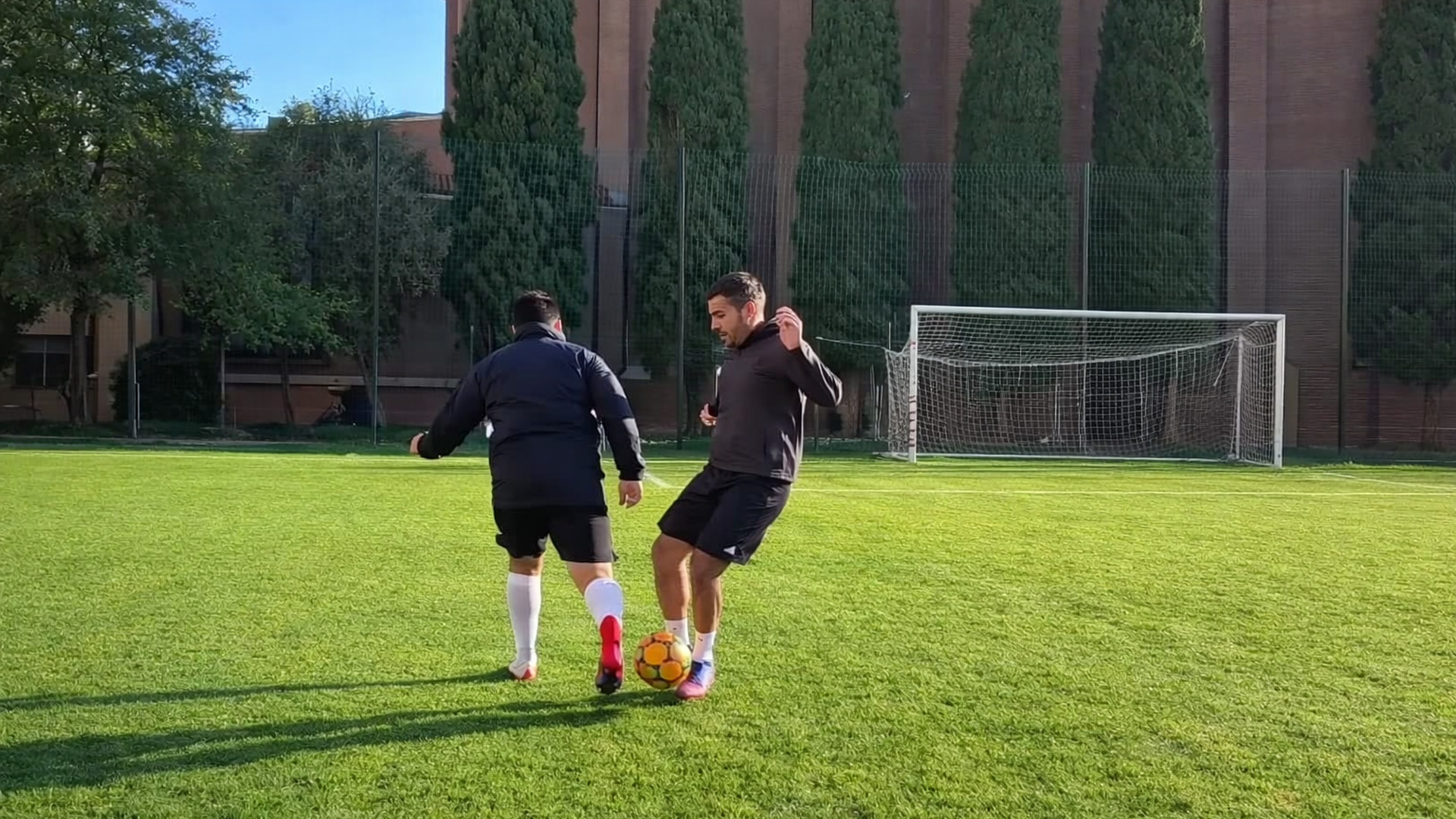 Een mix van vermakelijke voetbalfragmenten en memes