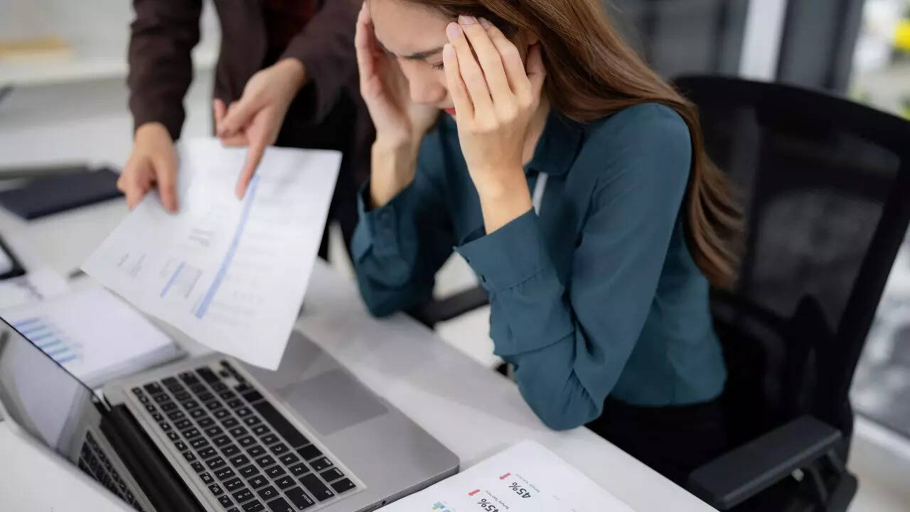 7 workplace red flags that don’t seem like warning signs at first