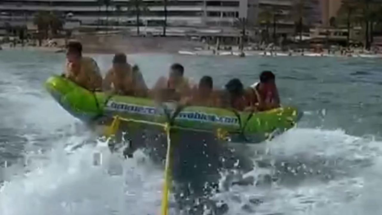 Adventure lover asks boat driver to speed up and falls from inflatable tube