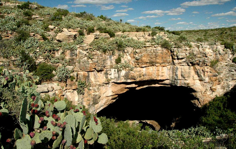 17 cave country views in the US with easy rim walks and picnic areas