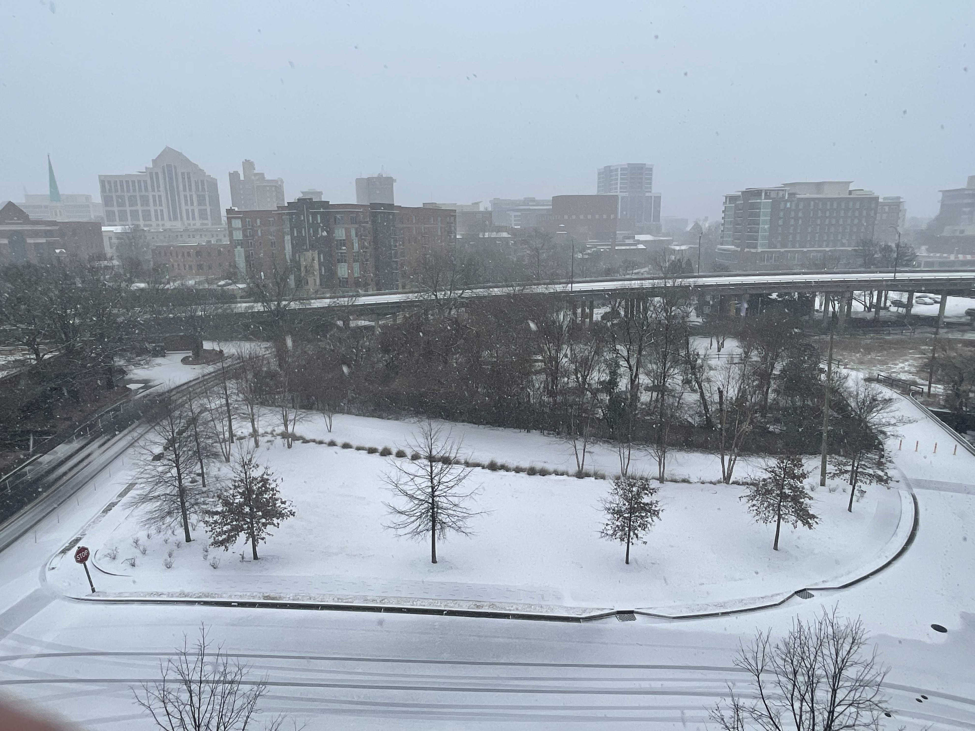 LIVE: Snow will continue to fall about one inch per hour through 1p.m.