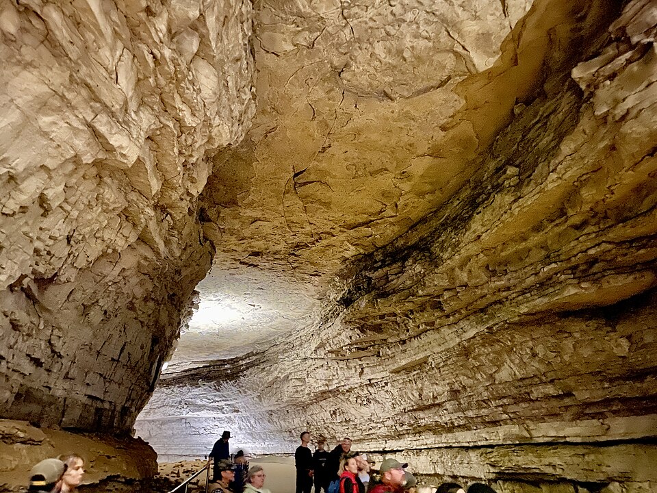 17 caverns, arches, and rock formations in the US worth the trip