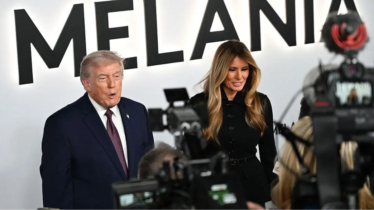 'He tried to drag her away’: Cameras catch Trump getting the boot at ...
