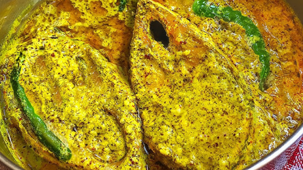 10 famous foods from Bengal that define the cuisine