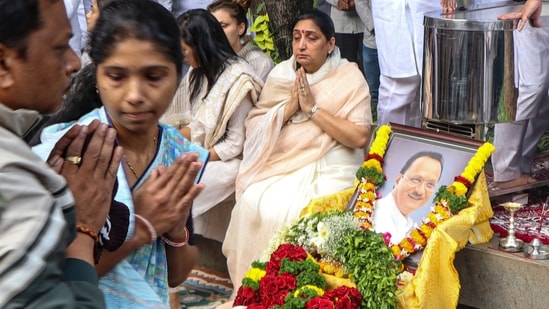 Sunetra sworn in, Supriya says 'Ram Krishna Hari' while Sharad Pawar ...