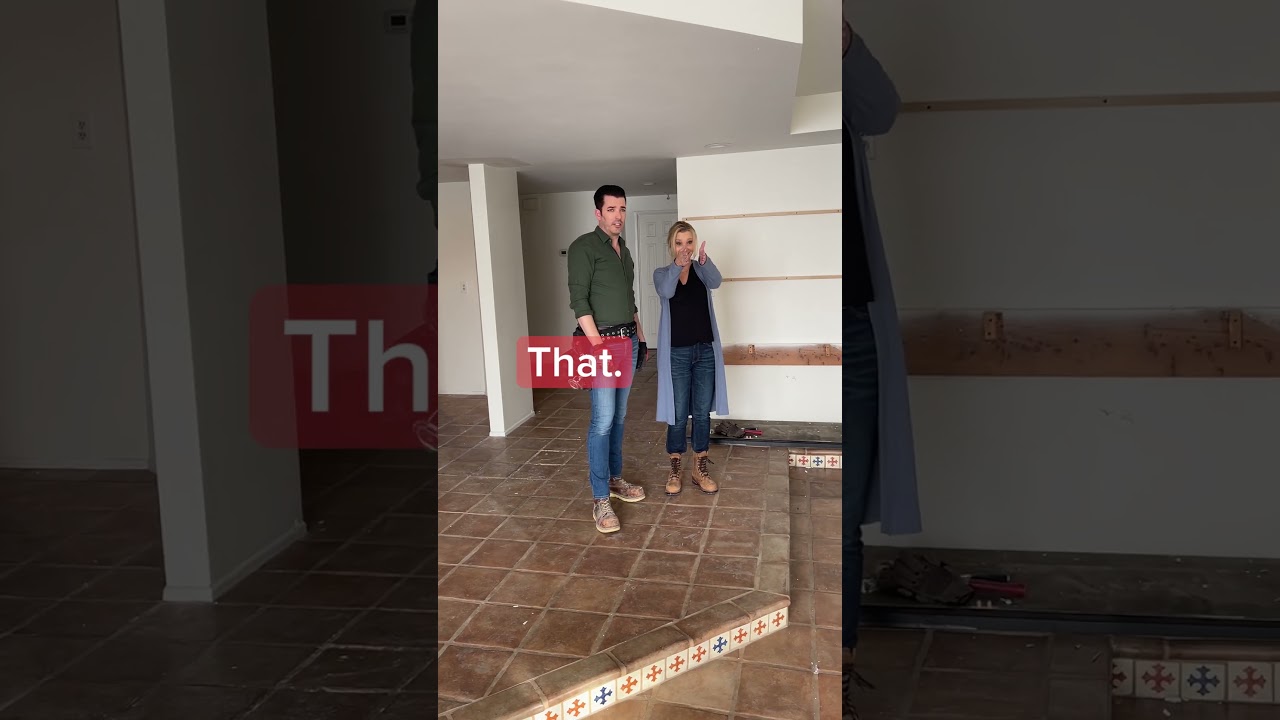 Lisa Kudrow uncovers a surprising twist during home reno walkthrough