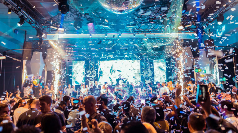 Men below this height are banned from a London nightclub, sparking ...