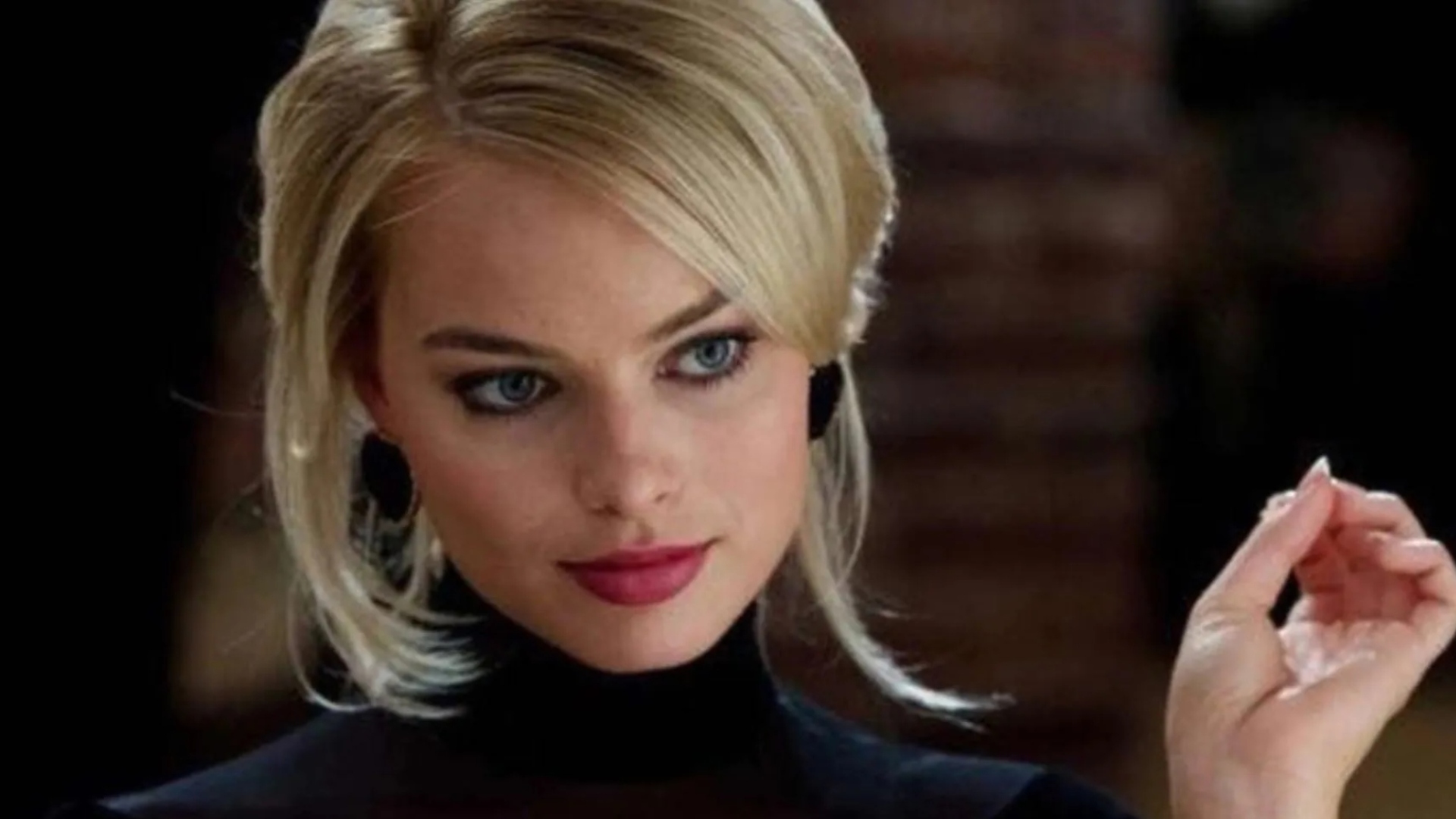 "It doesn't suit her": Margot Robbie criticized for her red leather outfit