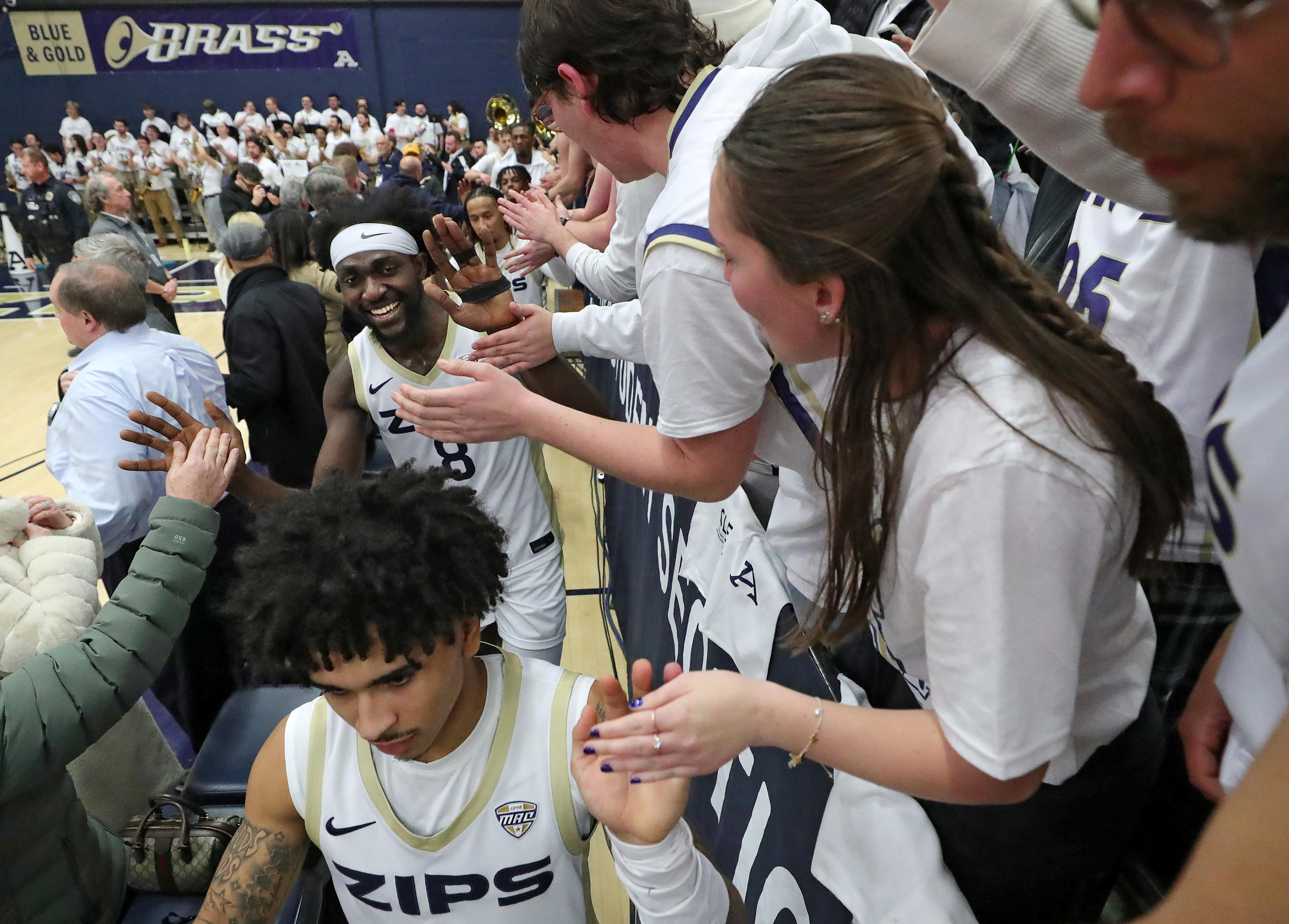 Tavari Johnson, Bowen Hardman guide Akron to basketball win over Kent