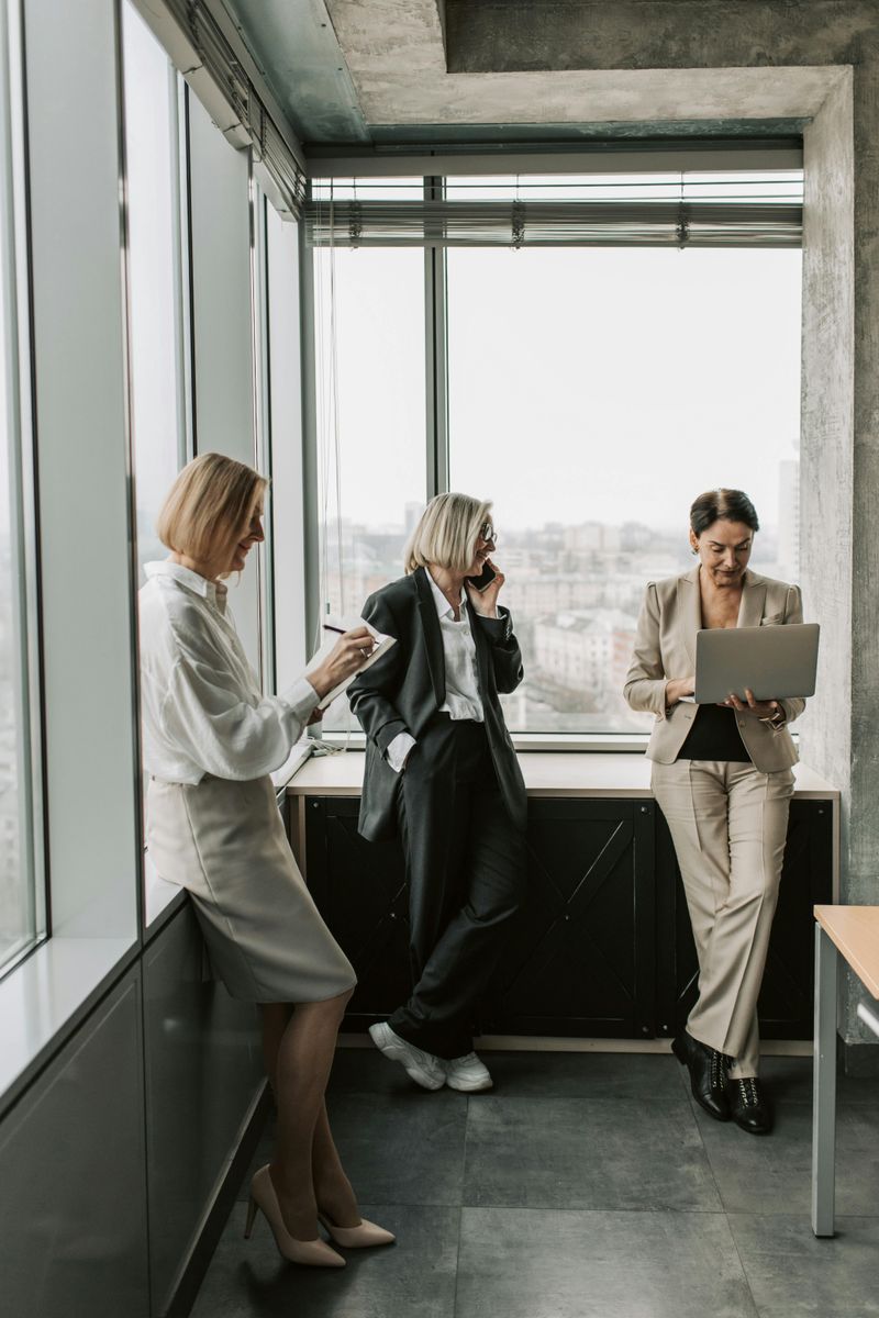 15 workplace behaviors that make you look incompetent (even if you aren't)