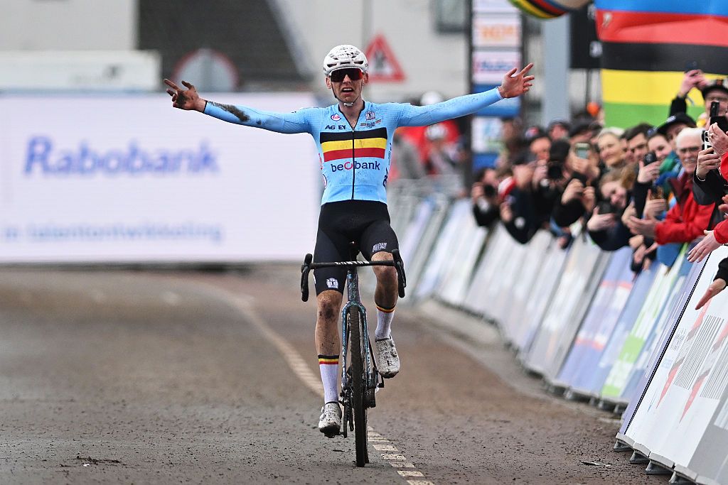 Cyclo-cross World Championships: Aaron Dockx scores under-23 men's gold ...