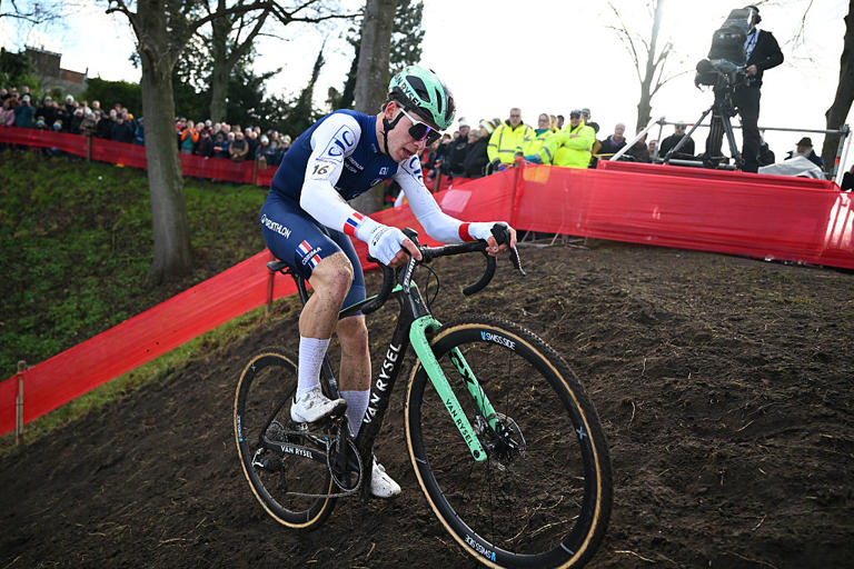 Cyclo-cross World Championships: Aaron Dockx scores under-23 men's gold ...