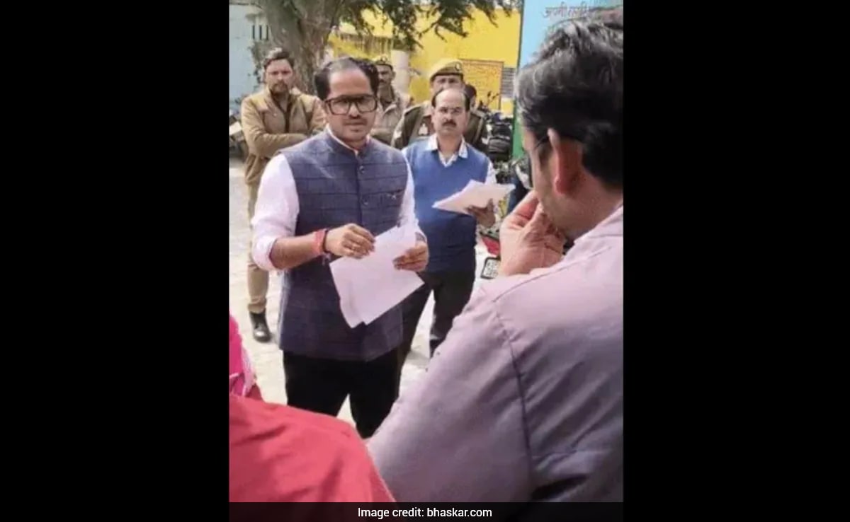 If an IAS officer can do it: UP DM enrols daughter in Anganwadi centre