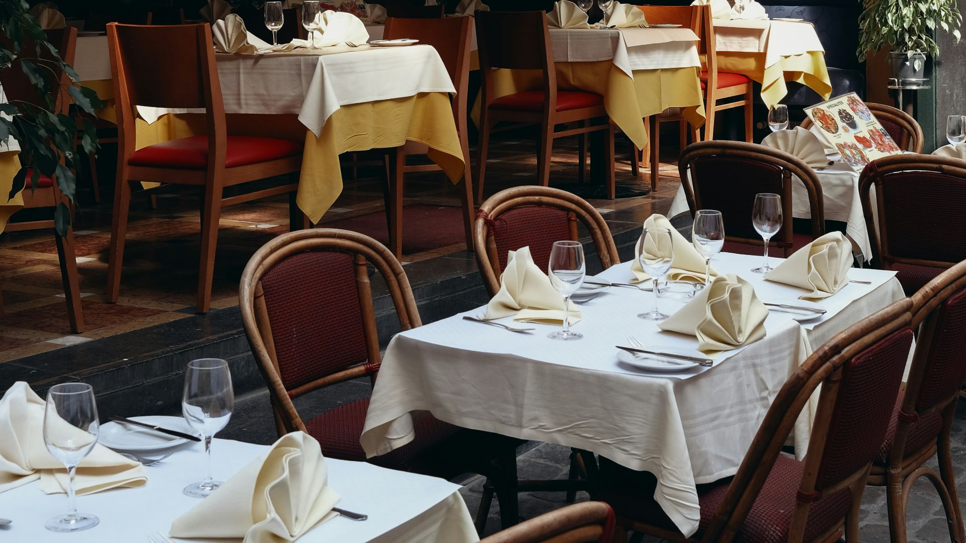 10 restaurants that make terrible first dates & 10 that are perfect options