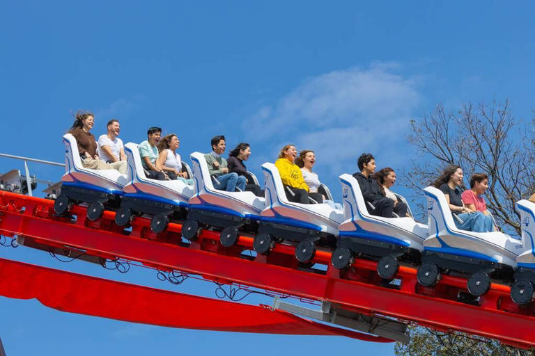 Así es la nueva montaña rusa de Six Flags México
