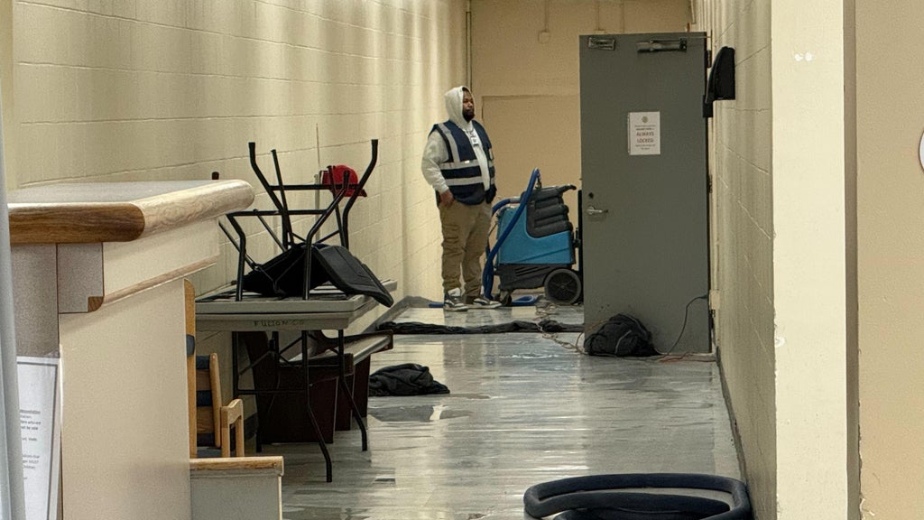 Burst pipe causing "unsafe and disruptive" situation inside Fulton ...