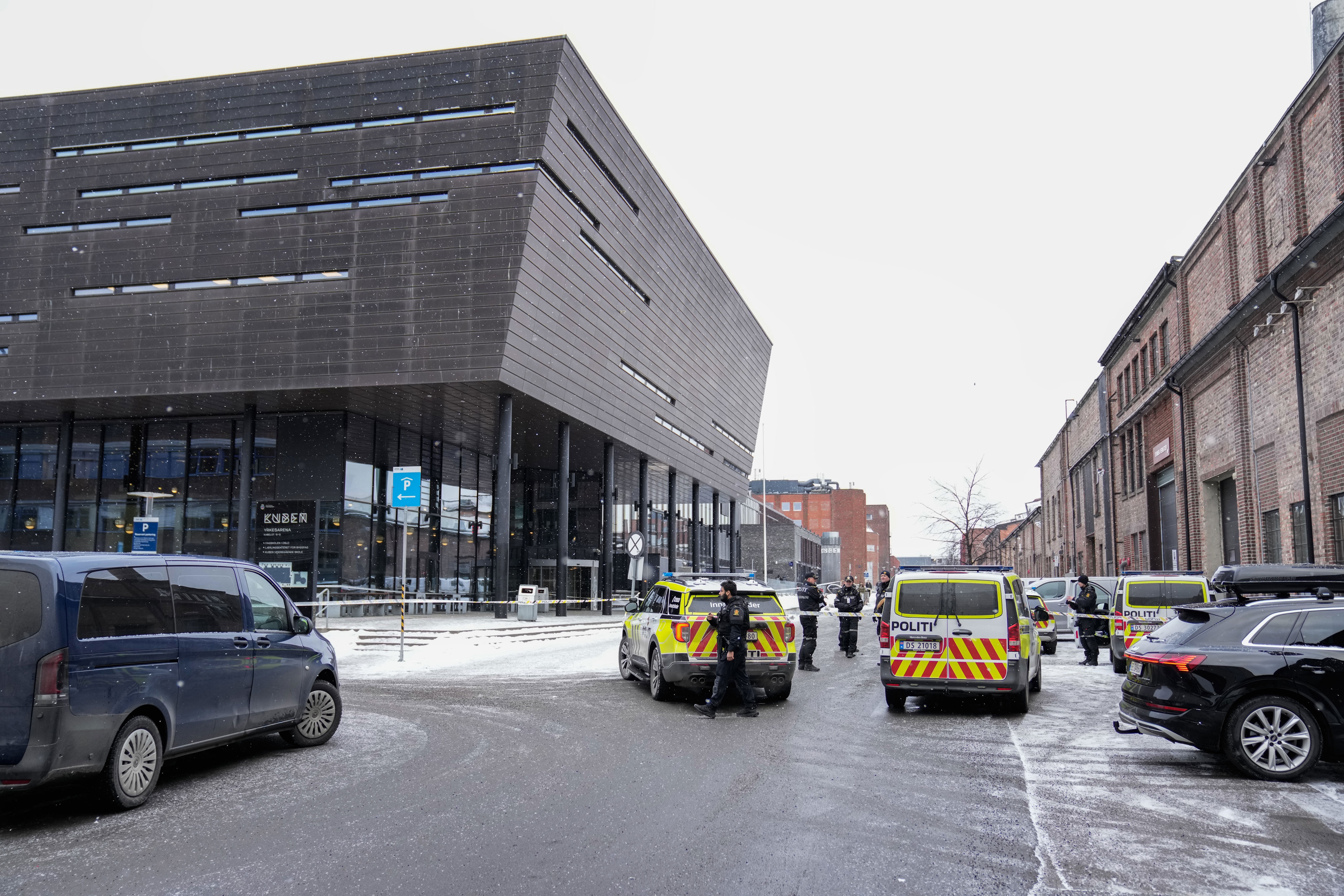 Gutt i tenårene pågrepet etter skyting utenfor Oslo-skole fredag