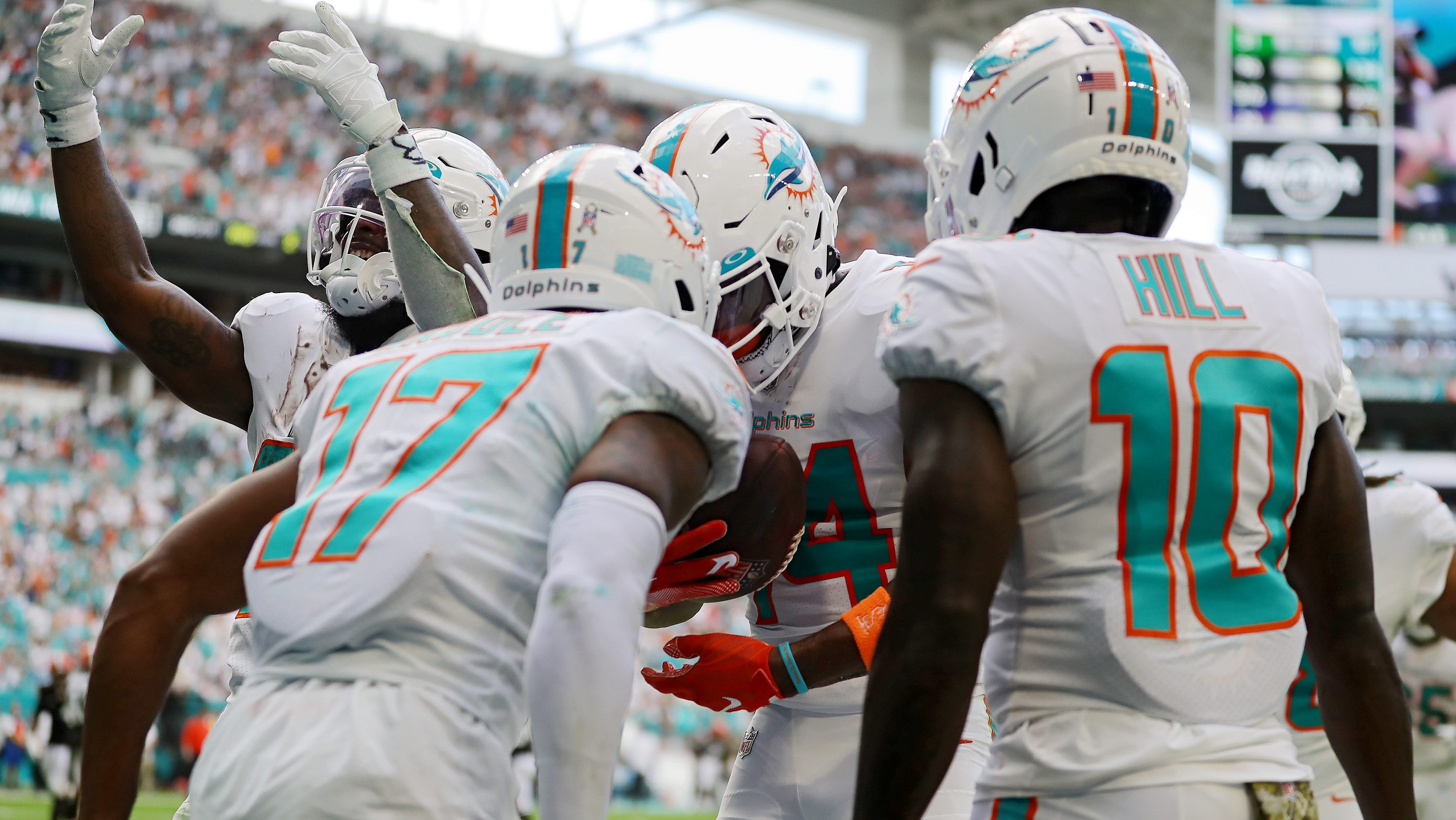 Former Dolphins player signs with Patriots before Super Bowl