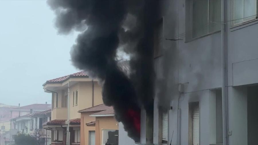 Olbia, incendio in una palazzina