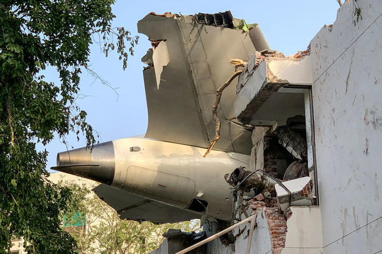 Air India crash probe leans towards deliberate pilot action in fireball ...