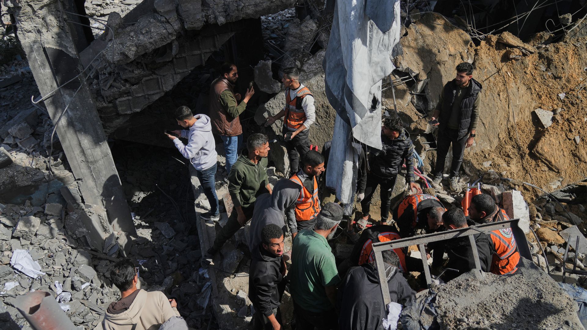 At least 30 Palestinians killed in Israeli strikes as ceasefire ...