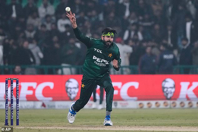 Australian batsman under fire for accusing Pakistan bowler of chucking