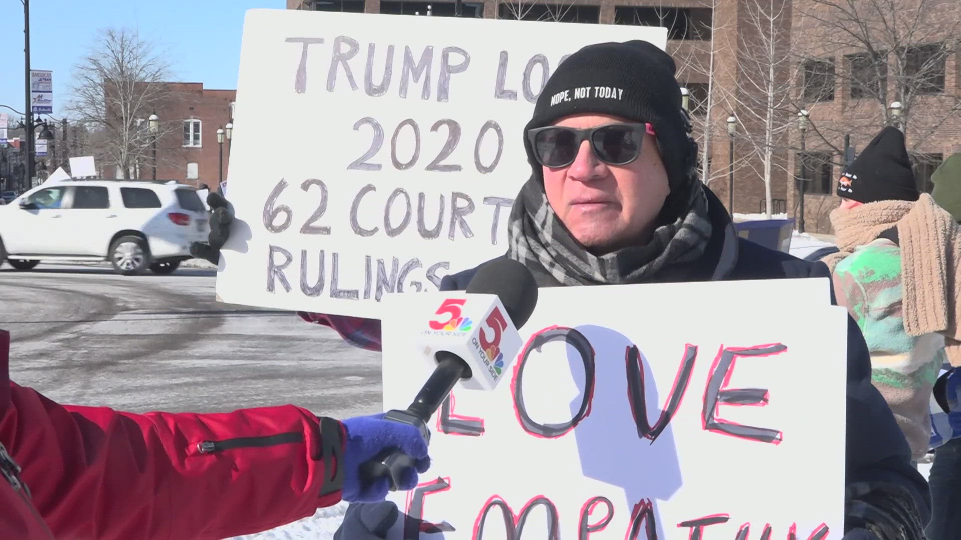 ICE protests continue in St. Louis area as people rally in Belleville ...