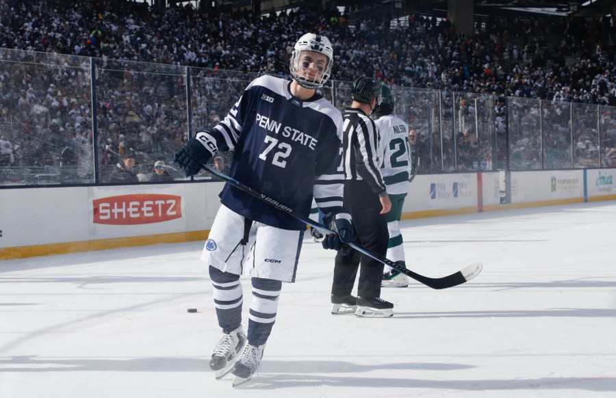Heartbreaker: Penn State falls in overtime in first outdoor hockey game ...