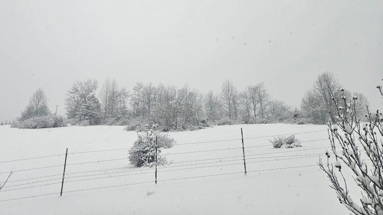 Mountain wind chills to plunge 10 to 15 below zero as snow tappers off