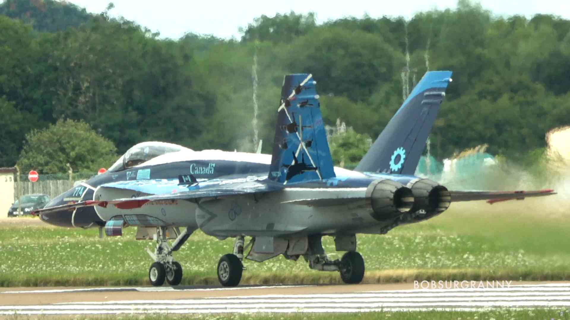 Watch the CF-18 Hornet go vertical then hit a dirty roll at RIAT
