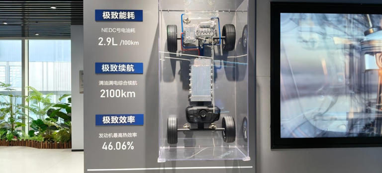 Dispenser bensin usang di balik display kecanggihan BYD Di-Space