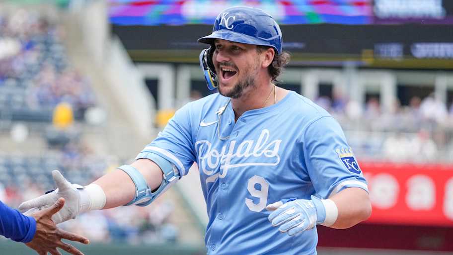 Royals take key step in mending their bond with fan favorite Vinnie ...