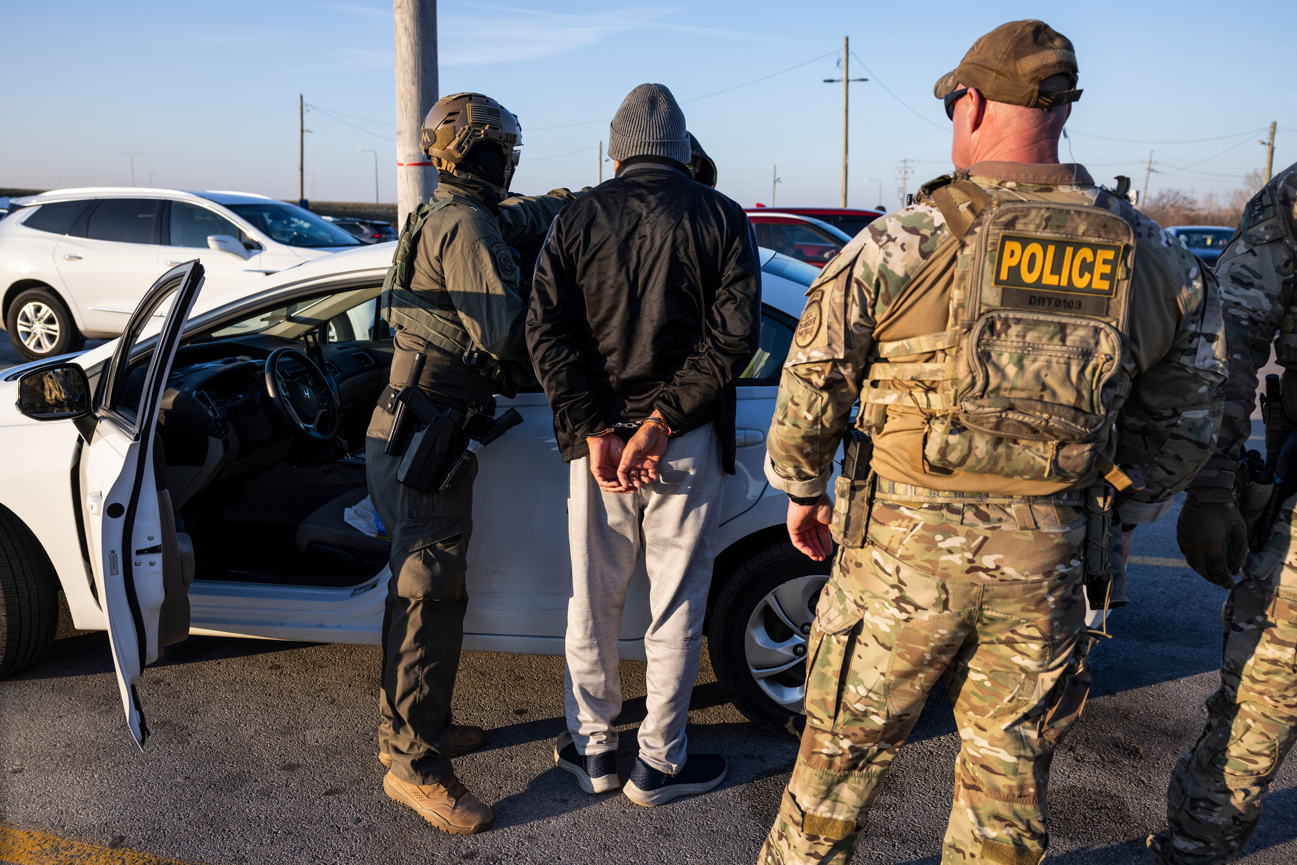 Chicago mayor signs "ICE on notice" executive order: What to know