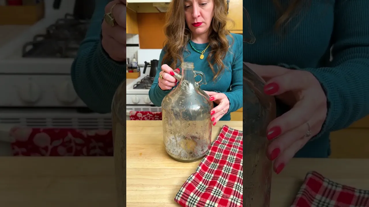 Easy way to clean tough to reach places! #cleaning #hometips # ...