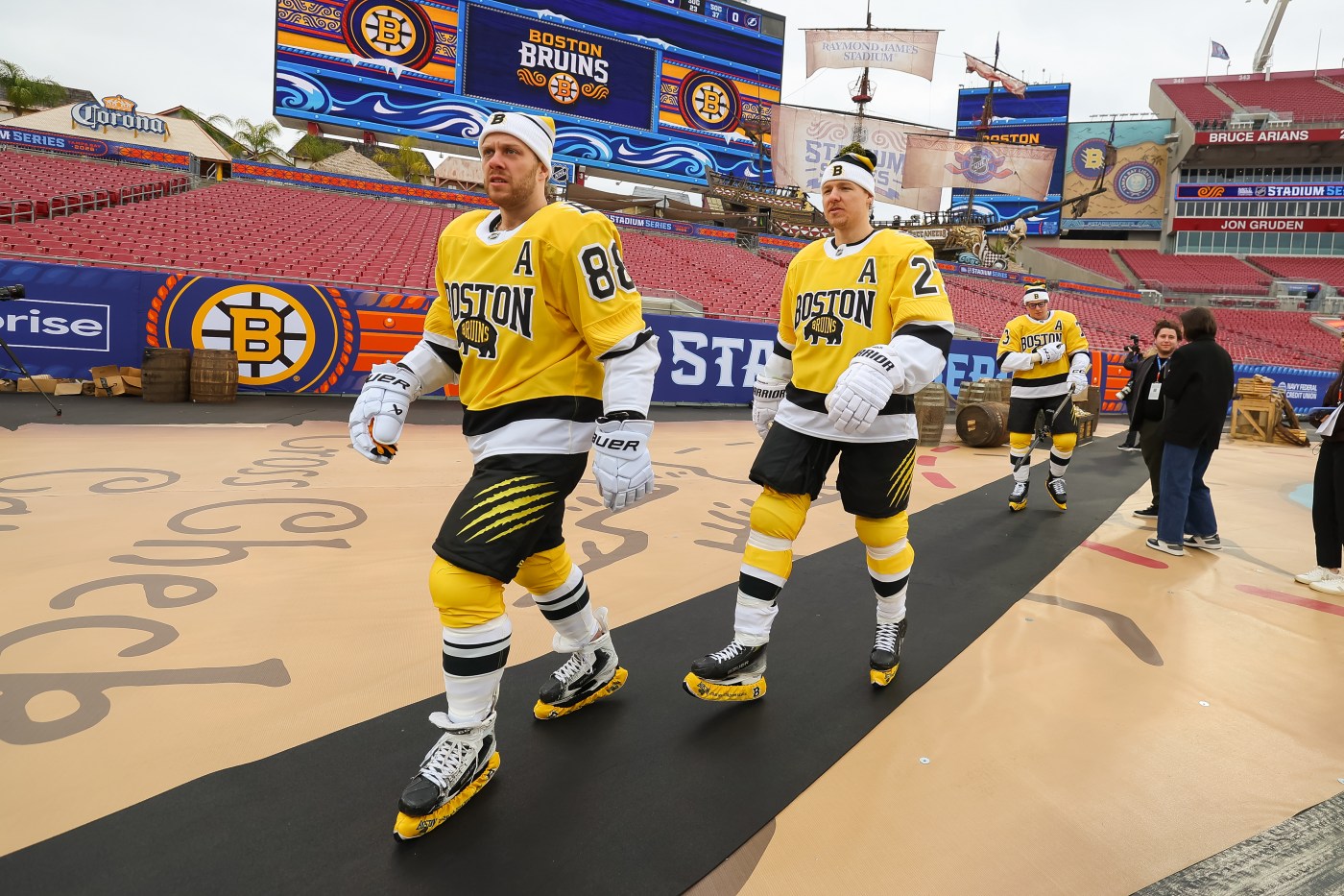 Bruins ready for outdoor game against Lightning in not-so-balmy Tampa