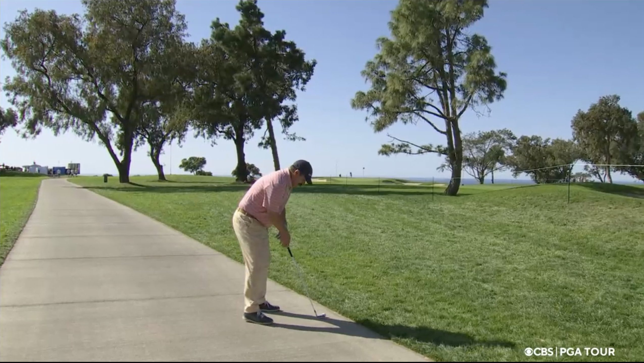 Golf reporter recreates shot in CBS debut