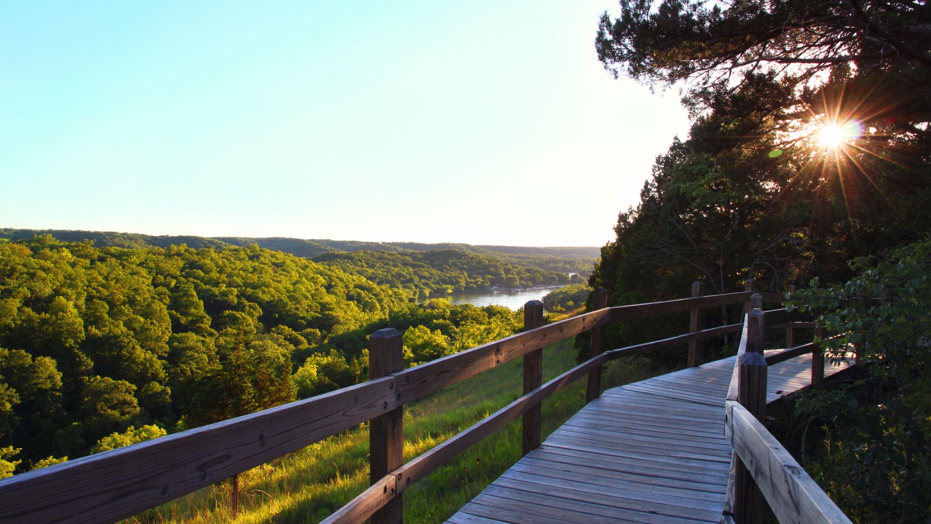 4 best lake towns where retirees can live comfortably on less than ...