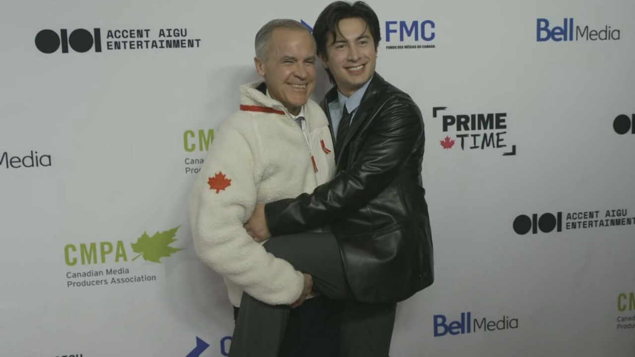 Canadian PM goes full fanboy over Heated Rivalry star, jokes he ...